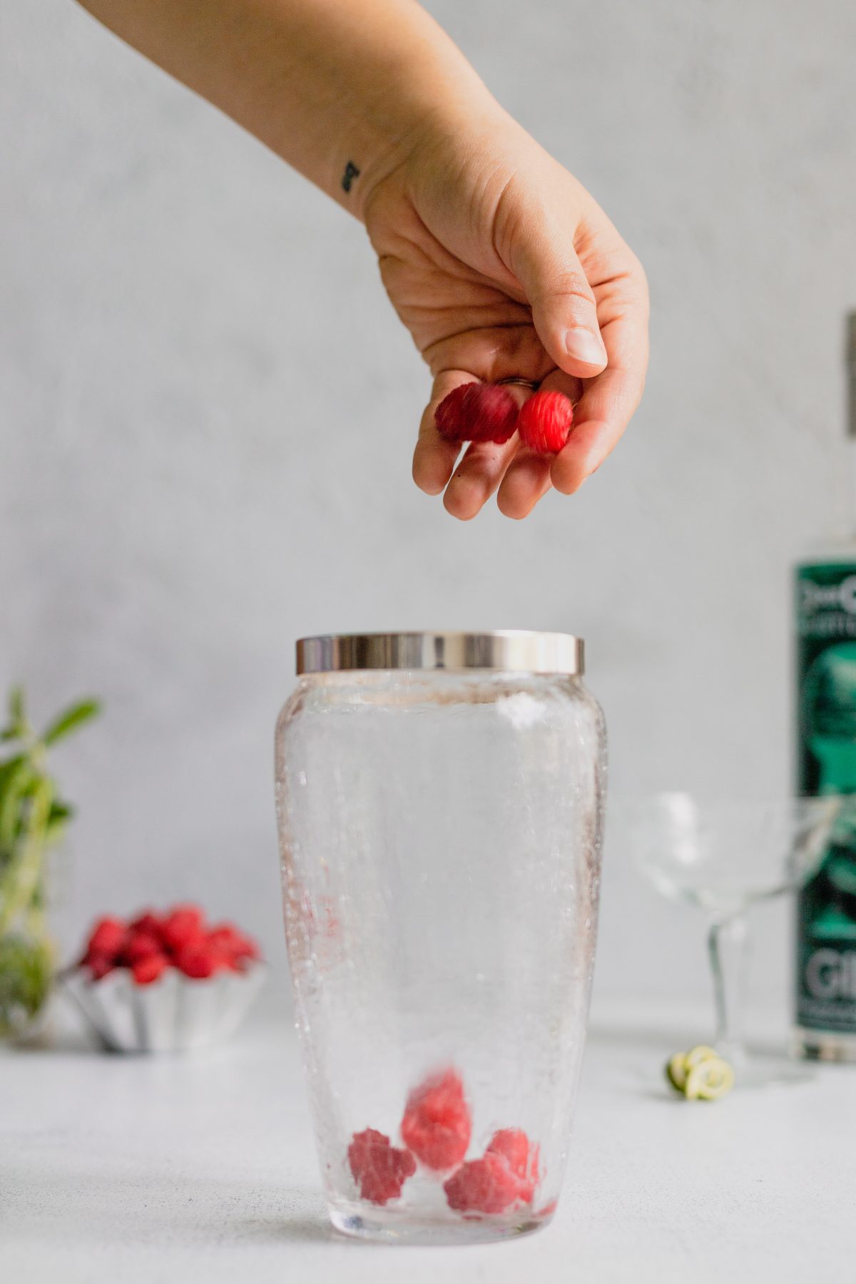 Raspberry Gin Fizz Cocktail Recipe - Midwest Nice