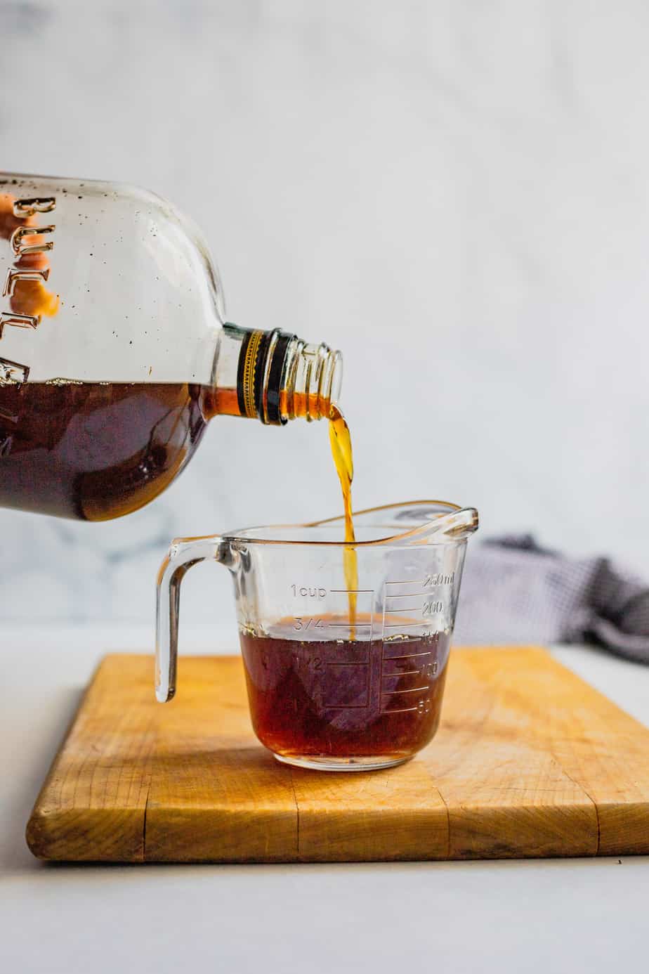 How to Make Homemade Vanilla Extract (with video!) - Midwest Nice