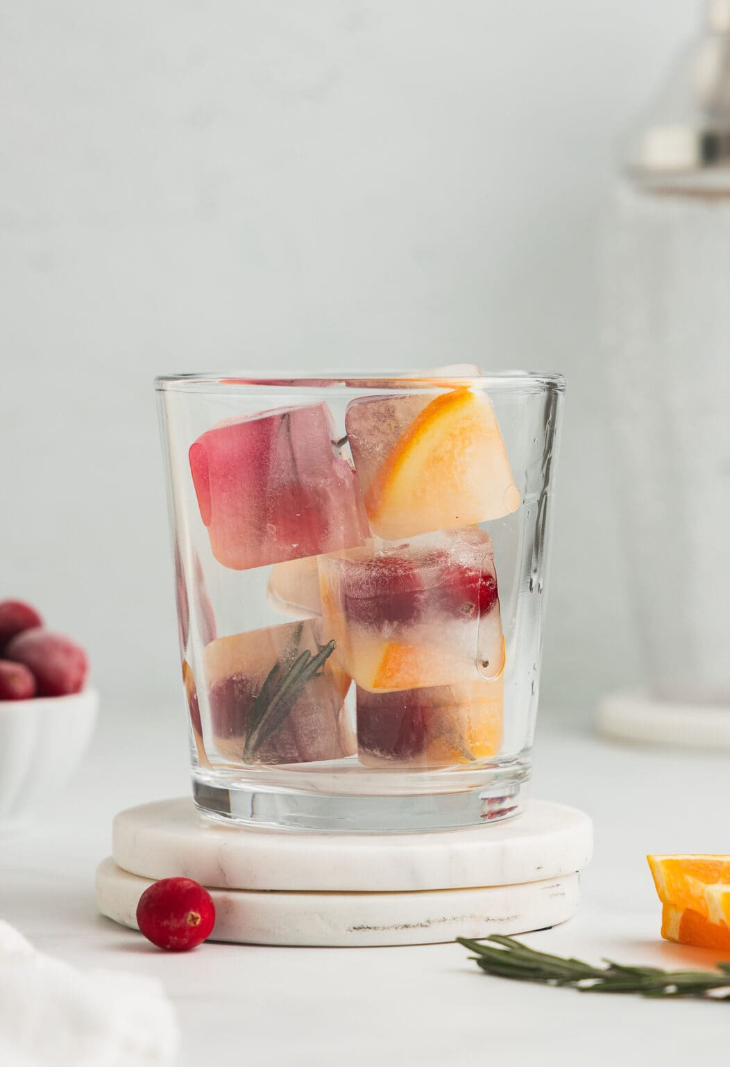 Cranberry Ice Cubes (How to Make Holiday Ice Cubes) - Midwest Nice