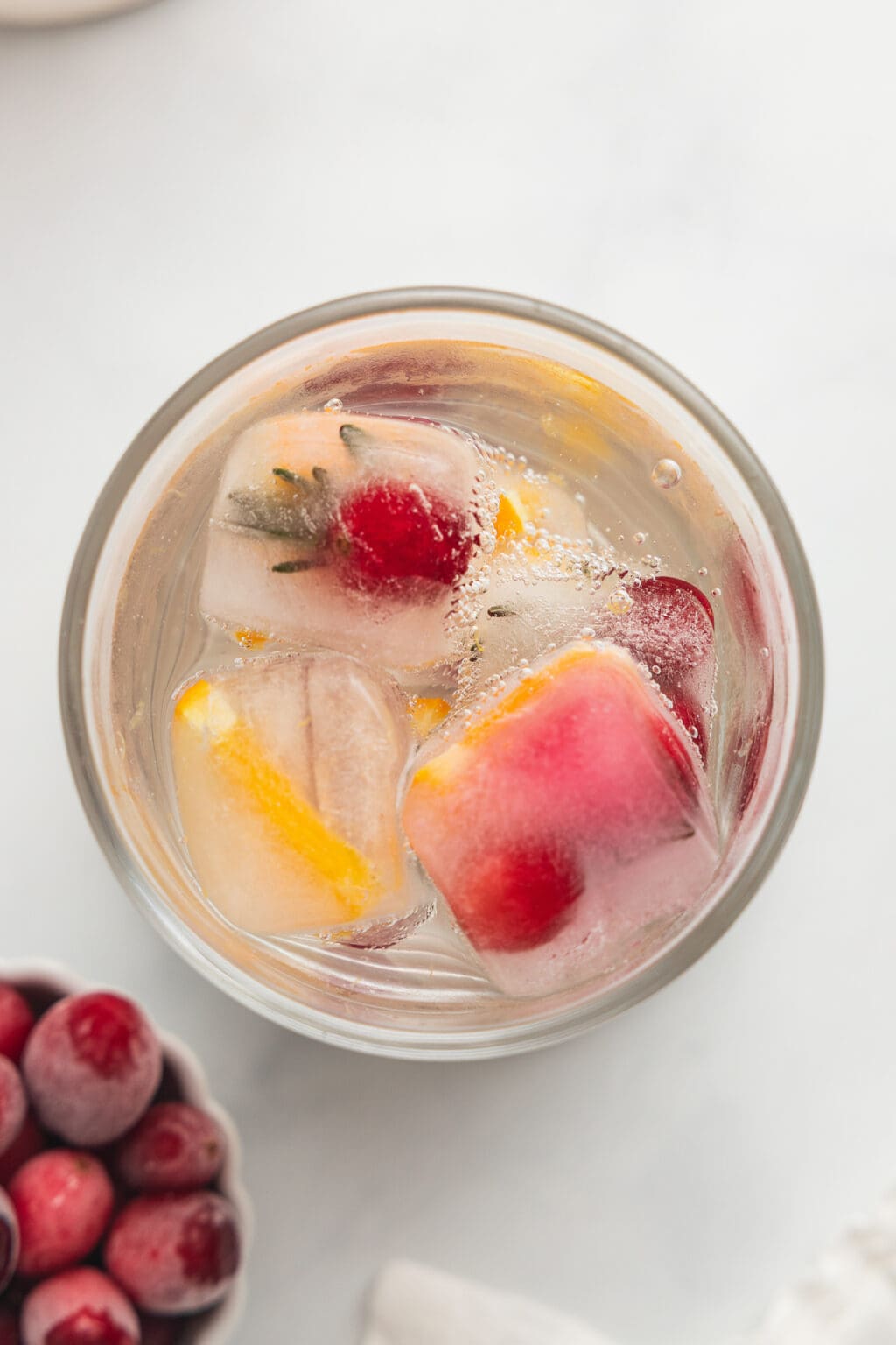 Cranberry Ice Cubes (How to Make Holiday Ice Cubes) - Midwest Nice