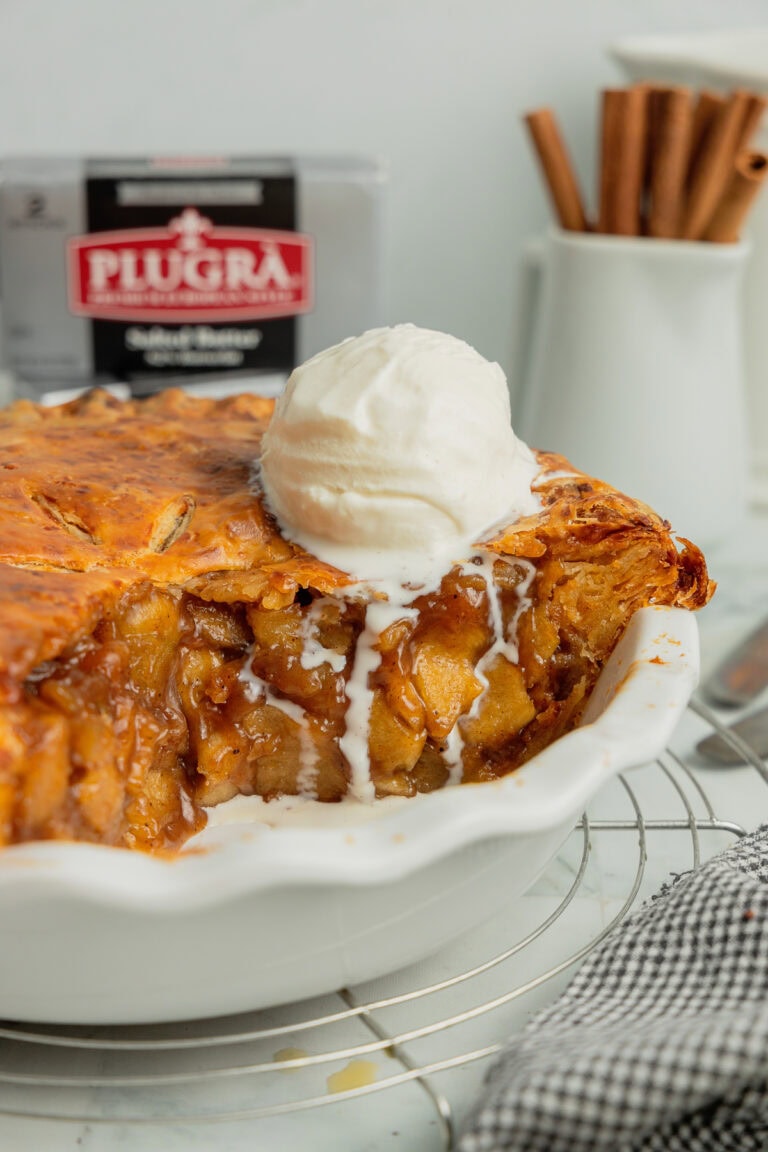 Apple Pie in a Cheddar Cheese Crust (A Wisconsin Tradition!) - Midwest Nice