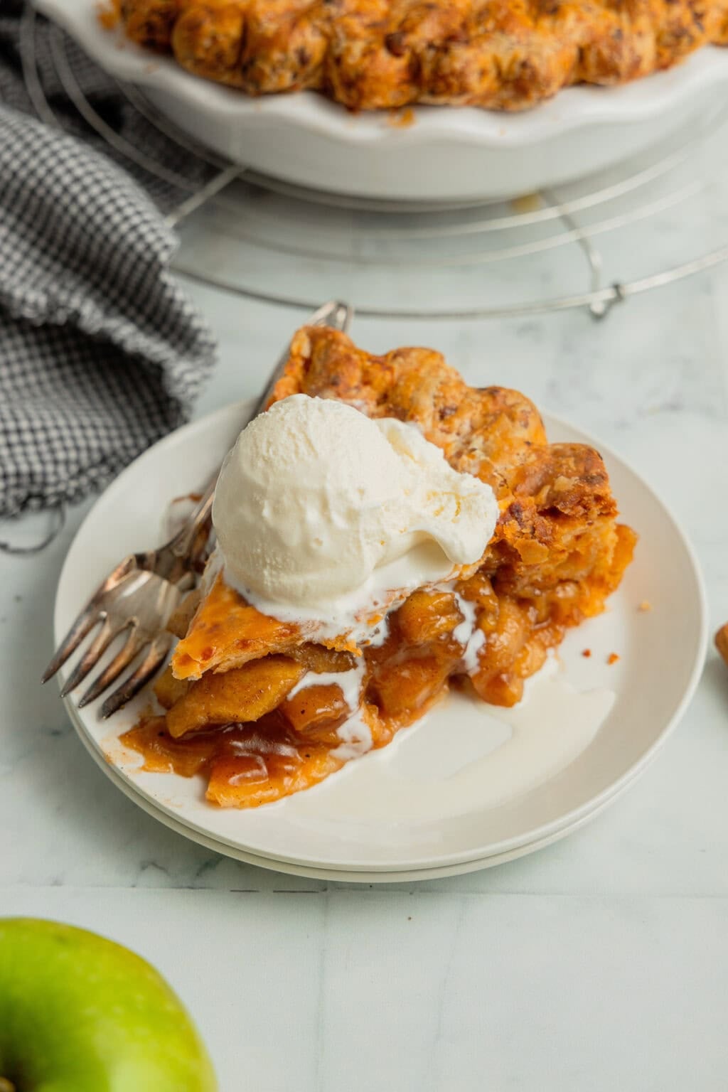Apple Pie in a Cheddar Cheese Crust (A Wisconsin Tradition!) - Midwest Nice
